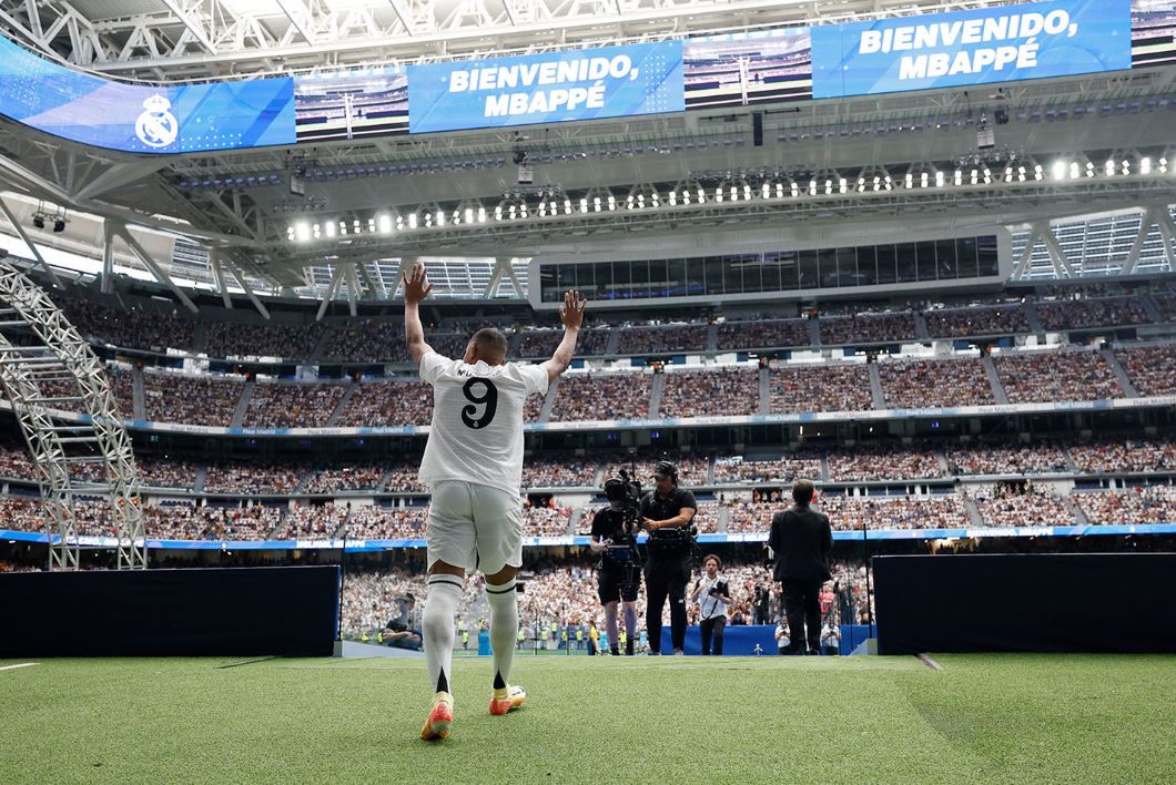 Offizielle Vorstellung von Mbappé – FOOTTOK